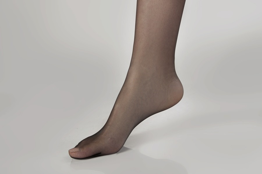 Wooti ROMANA Ultra Sheer Thigh Highs (Hoseiree.com)