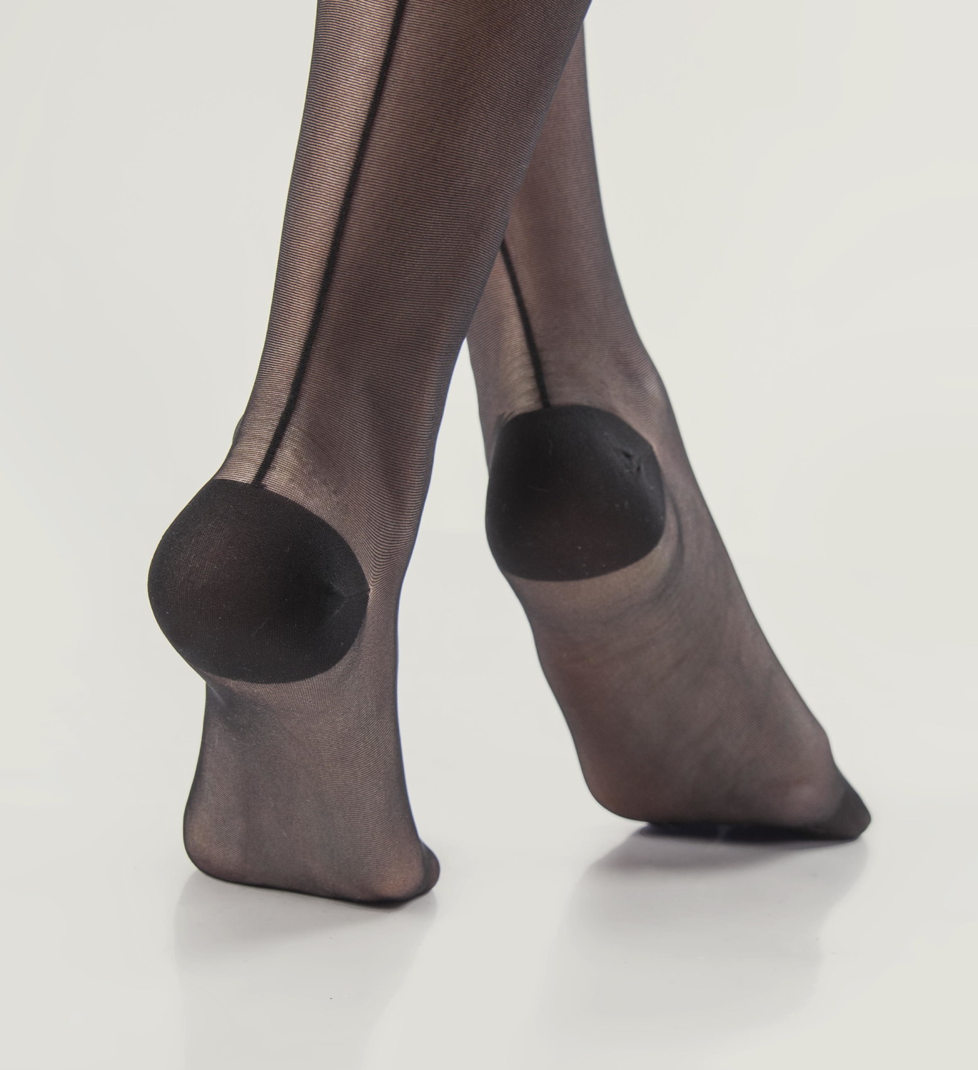 Wooti Classic GARTER BELT Stockings with Back Seam DIAVOLA (Hoseiree.com)