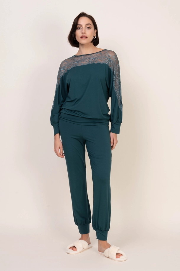 European hosiery - tights, stockings, pantyhose, leggings, socks